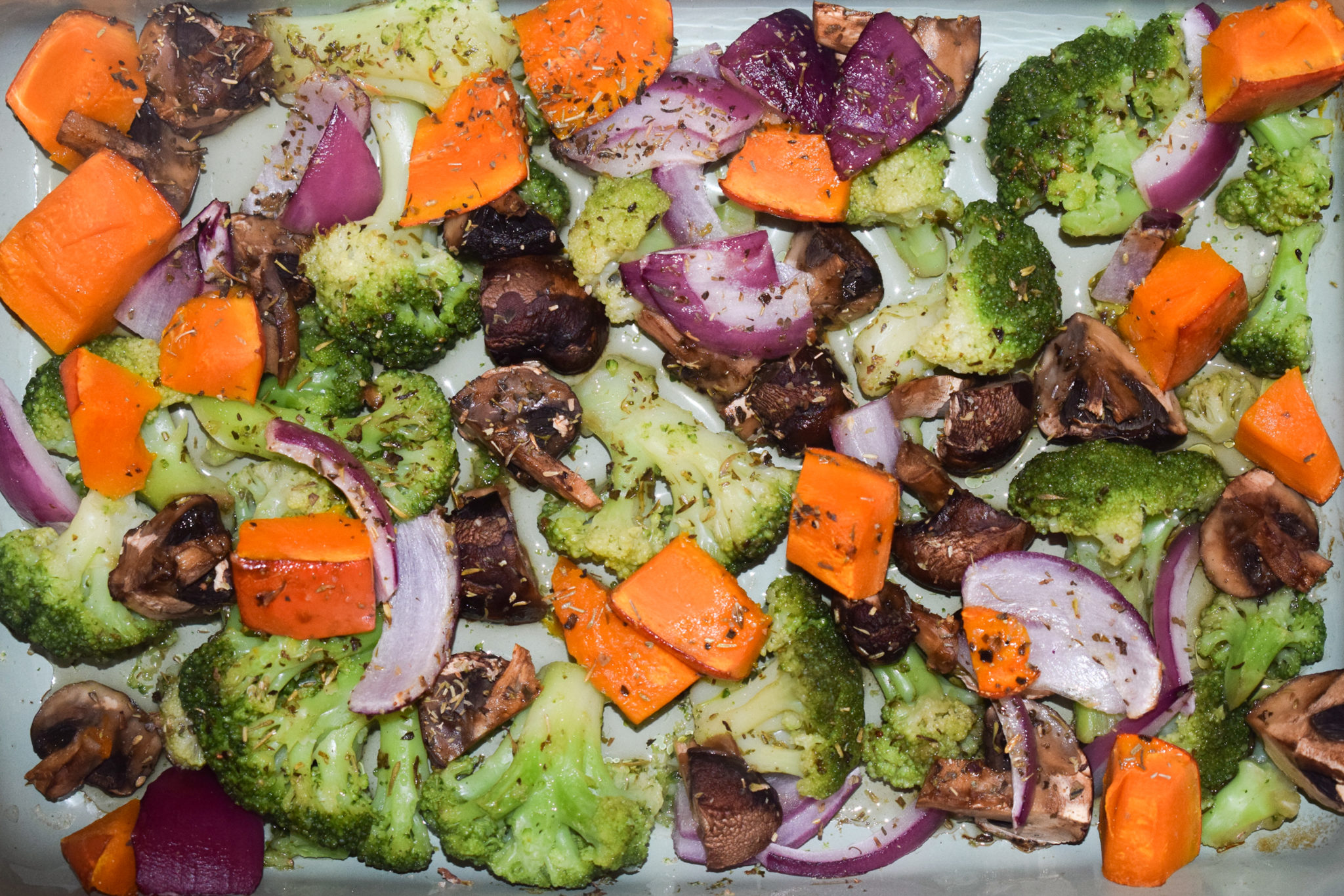 Légumes d'automne rôtis au four, pour un plat savoureux, facile et sain.